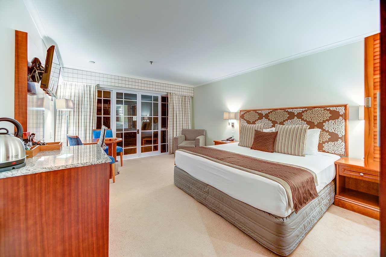 King Room Garden View - VR Rotorua Lake Resort